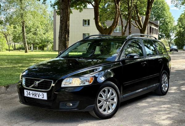 Black Volvo V50 2009 in Taurage, with an engine capacity of 1.60 L and mileage of 273 thousand km for 2700 €, photo 7 on AUTOMOTO.COM.LV