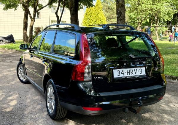 Black Volvo V50 2009 in Taurage, with an engine capacity of 1.60 L and mileage of 273 thousand km for 2700 €, photo 10 on AUTOMOTO.COM.LV