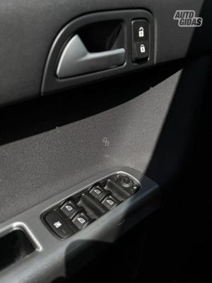 Melns Volvo V50 2009 Klaipėda, ar dzinēja tilpumu 2.40 L un nobraukumu 270 tūkst. km par 3899 €, foto 13 vietnē AUTOMOTO.COM.LV