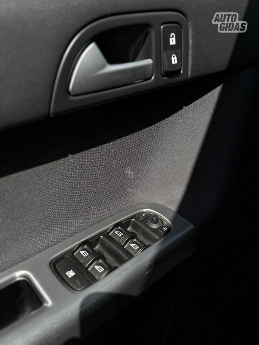 Melns Volvo V50 2009 Klaipėda, ar dzinēja tilpumu 2.40 L un nobraukumu 270 tūkst. km par 3899 €, foto 13 vietnē AUTOMOTO.COM.LV