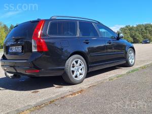 Melns Volvo V50 2009 Ventspils, ar dzinēja tilpumu 1.60 L un nobraukumu 312 tūkst. km par 2500 €, foto 3 vietnē AUTOMOTO.COM.LV