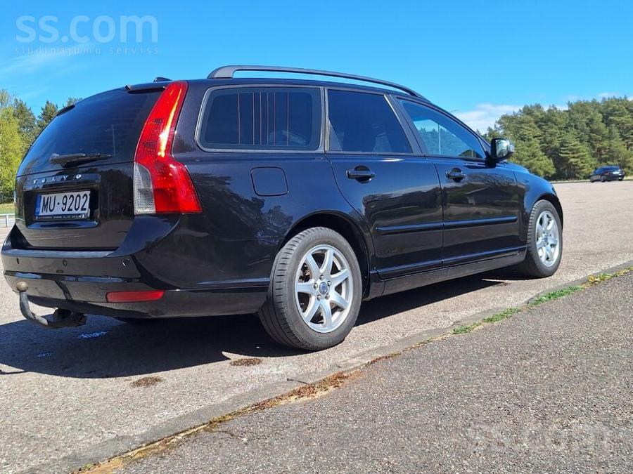 Melns Volvo V50 2009 Ventspils, ar dzinēja tilpumu 1.60 L un nobraukumu 312 tūkst. km par 2500 €, foto 3 vietnē AUTOMOTO.COM.LV