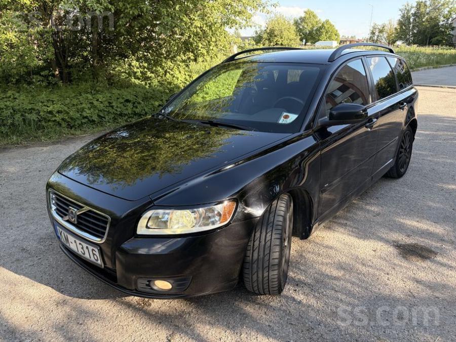 Black Volvo V50 2009 in Rezekne, with an engine capacity of 2.40 L and mileage of 385 thousand km for 2750 €, photo 1 on AUTOMOTO.COM.LV