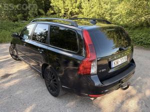 Black Volvo V50 2009 in Rezekne, with an engine capacity of 2.40 L and mileage of 385 thousand km for 2750 €, photo 3 on AUTOMOTO.COM.LV