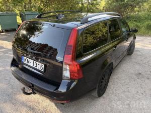 Black Volvo V50 2009 in Rezekne, with an engine capacity of 2.40 L and mileage of 385 thousand km for 2750 €, photo 4 on AUTOMOTO.COM.LV
