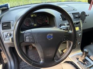 Black Volvo V50 2009 in Rezekne, with an engine capacity of 2.40 L and mileage of 385 thousand km for 2750 €, photo 9 on AUTOMOTO.COM.LV