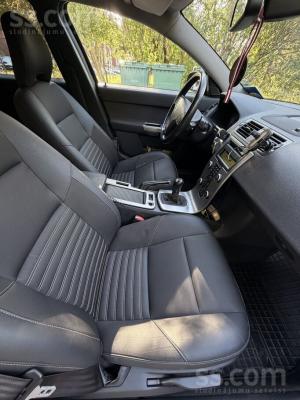 Black Volvo V50 2009 in Rezekne, with an engine capacity of 2.40 L and mileage of 385 thousand km for 2750 €, photo 10 on AUTOMOTO.COM.LV