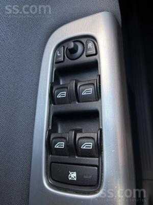 Black Volvo V50 2009 in Rezekne, with an engine capacity of 2.40 L and mileage of 385 thousand km for 2750 €, photo 12 on AUTOMOTO.COM.LV