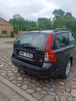 Black Volvo V50 2009 in Kuldiga, with an engine capacity of 1.60 L and mileage of 340 thousand km for 2500 €, photo 4 on AUTOMOTO.COM.LV