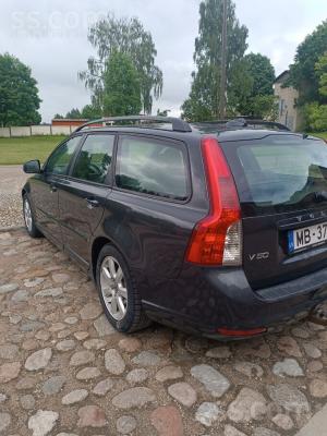 Black Volvo V50 2009 in Kuldiga, with an engine capacity of 1.60 L and mileage of 340 thousand km for 2500 €, photo 5 on AUTOMOTO.COM.LV