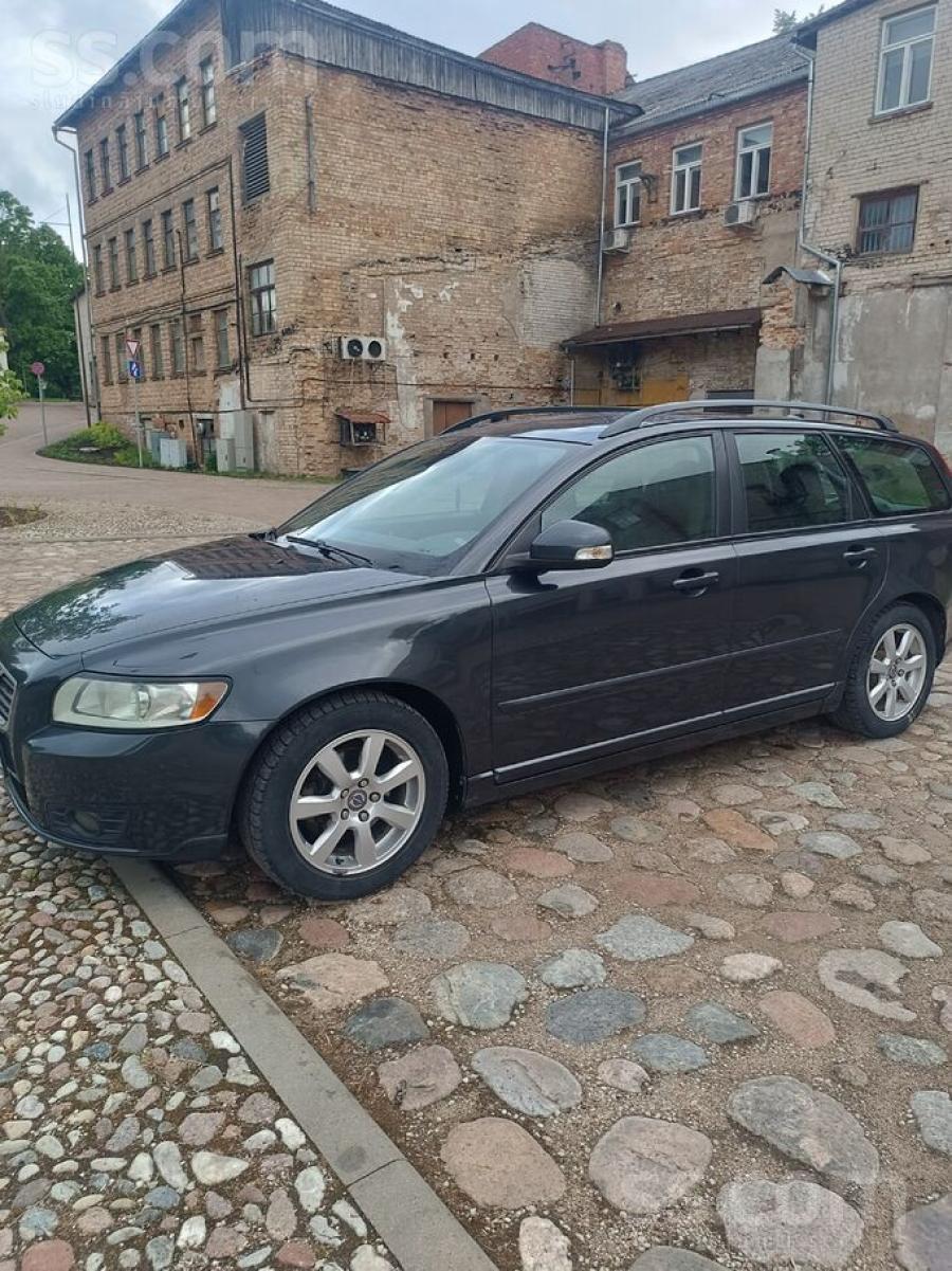 Black Volvo V50 2009 in Kuldiga, with an engine capacity of 1.60 L and mileage of 340 thousand km for 2500 €, photo 6 on AUTOMOTO.COM.LV