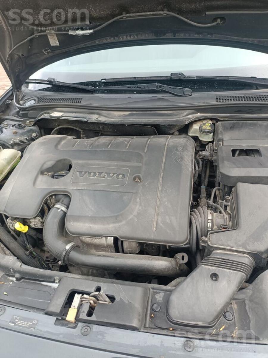 Black Volvo V50 2009 in Kuldiga, with an engine capacity of 1.60 L and mileage of 340 thousand km for 2500 €, photo 8 on AUTOMOTO.COM.LV