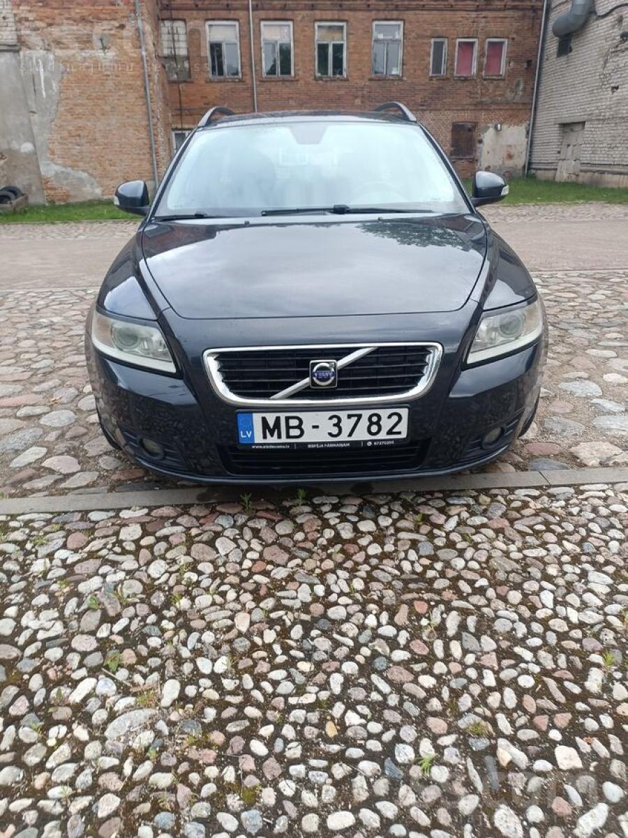 Black Volvo V50 2009 in Kuldiga, with an engine capacity of 1.60 L and mileage of 340 thousand km for 2500 €, photo 9 on AUTOMOTO.COM.LV