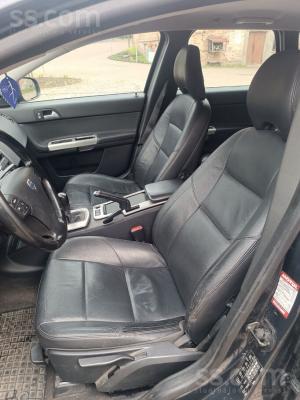 Black Volvo V50 2009 in Kuldiga, with an engine capacity of 1.60 L and mileage of 340 thousand km for 2500 €, photo 11 on AUTOMOTO.COM.LV