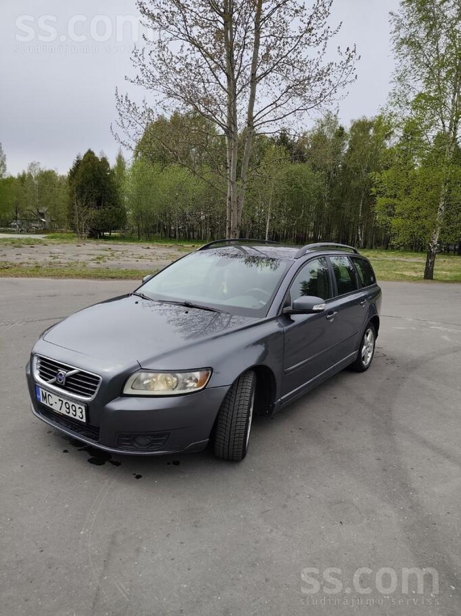 Black Volvo V50 2009 in Jurmala, with an engine capacity of 1.60 L and mileage of 310 thousand km for 2200 €, photo 1 on AUTOMOTO.COM.LV