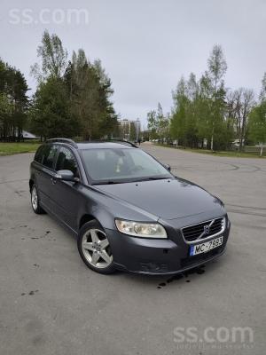 Black Volvo V50 2009 in Jurmala, with an engine capacity of 1.60 L and mileage of 310 thousand km for 2200 €, photo 3 on AUTOMOTO.COM.LV
