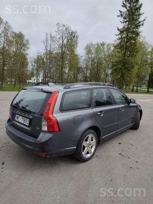 Black Volvo V50 2009 in Jurmala, with an engine capacity of 1.60 L and mileage of 310 thousand km for 2200 €, photo 4 on AUTOMOTO.COM.LV