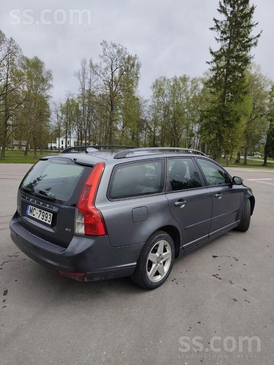 Black Volvo V50 2009 in Jurmala, with an engine capacity of 1.60 L and mileage of 310 thousand km for 2200 €, photo 4 on AUTOMOTO.COM.LV