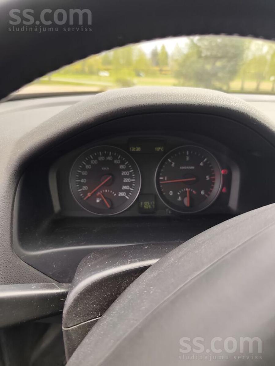 Black Volvo V50 2009 in Jurmala, with an engine capacity of 1.60 L and mileage of 310 thousand km for 2200 €, photo 6 on AUTOMOTO.COM.LV