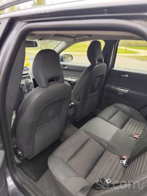 Black Volvo V50 2009 in Jurmala, with an engine capacity of 1.60 L and mileage of 310 thousand km for 2200 €, photo 9 on AUTOMOTO.COM.LV