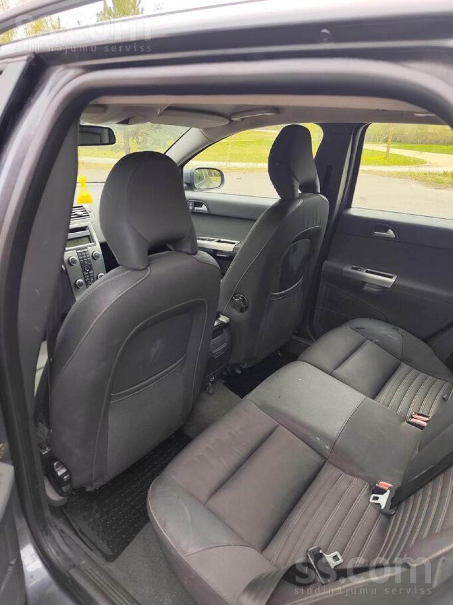 Black Volvo V50 2009 in Jurmala, with an engine capacity of 1.60 L and mileage of 310 thousand km for 2200 €, photo 9 on AUTOMOTO.COM.LV