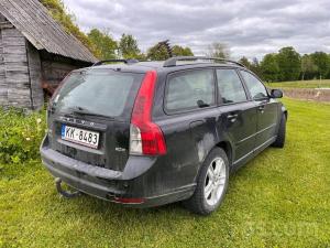 Черный Вольво В50 2009 в Цесис, объемом двигателя 2.00 л и пробегом 371 тыс. км за 950 €, фото 3 на AUTOMOTO.COM.LV