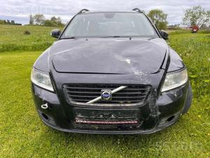 Черный Вольво В50 2009 в Цесис, объемом двигателя 2.00 л и пробегом 371 тыс. км за 950 €, фото 4 на AUTOMOTO.COM.LV