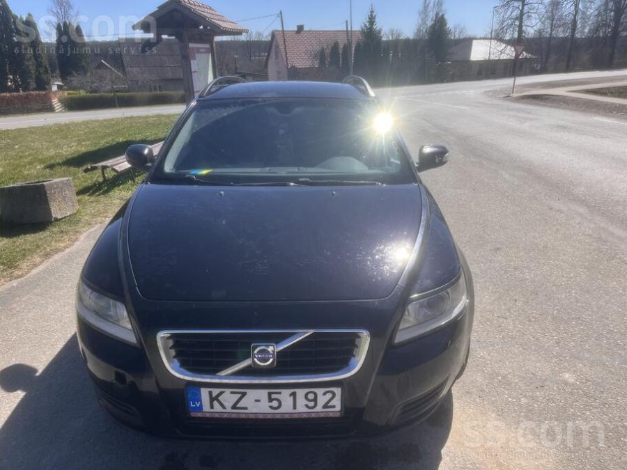 Melns Volvo V50 2009 Tukums, ar dzinēja tilpumu 2.00 L un nobraukumu 369 tūkst. km par 1800 €, foto 1 vietnē AUTOMOTO.COM.LV