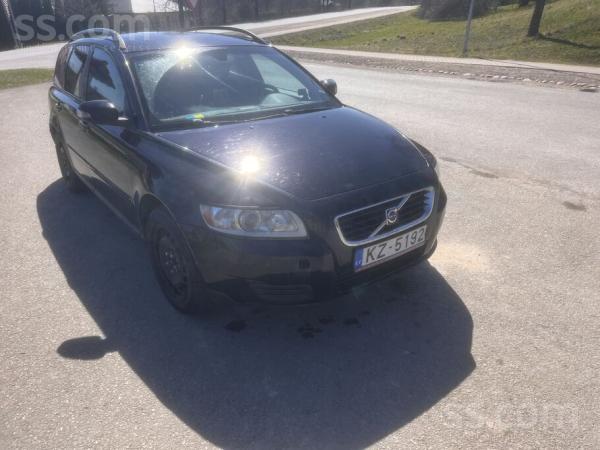 Melns Volvo V50 2009 Tukums, ar dzinēja tilpumu 2.00 L un nobraukumu 369 tūkst. km par 1800 €, foto 2 vietnē AUTOMOTO.COM.LV