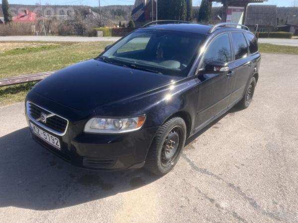 Melns Volvo V50 2009 Tukums, ar dzinēja tilpumu 2.00 L un nobraukumu 369 tūkst. km par 1800 €, foto 3 vietnē AUTOMOTO.COM.LV