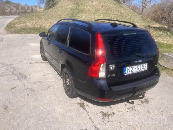 Melns Volvo V50 2009 Tukums, ar dzinēja tilpumu 2.00 L un nobraukumu 369 tūkst. km par 1800 €, foto 4 vietnē AUTOMOTO.COM.LV