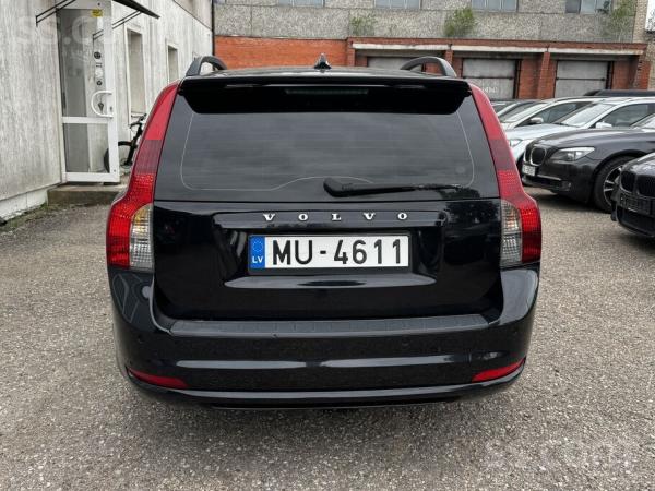 Melns Volvo V50 2009 Daugavpils, ar dzinēja tilpumu 2.00 L un nobraukumu 0 tūkst. km par 3590 €, foto 5 vietnē AUTOMOTO.COM.LV