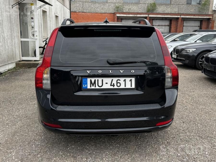 Black Volvo V50 2009 in Daugavpils, with an engine capacity of 2.00 L and mileage of 0 thousand km for 3590 €, photo 6 on AUTOMOTO.COM.LV
