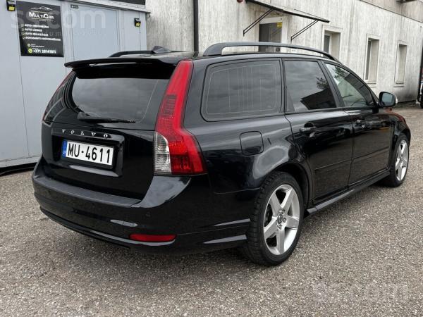 Melns Volvo V50 2009 Daugavpils, ar dzinēja tilpumu 2.00 L un nobraukumu 0 tūkst. km par 3590 €, foto 6 vietnē AUTOMOTO.COM.LV