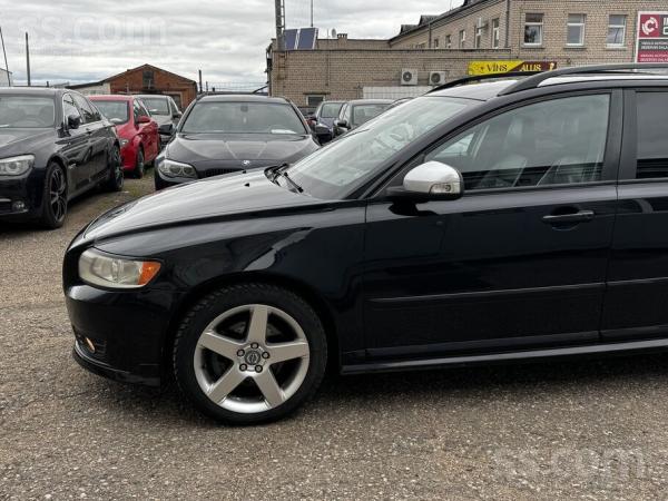 Melns Volvo V50 2009 Daugavpils, ar dzinēja tilpumu 2.00 L un nobraukumu 0 tūkst. km par 3590 €, foto 8 vietnē AUTOMOTO.COM.LV