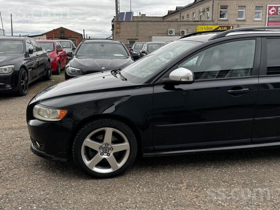 Black Volvo V50 2009 in Daugavpils, with an engine capacity of 2.00 L and mileage of 0 thousand km for 3590 €, photo 9 on AUTOMOTO.COM.LV