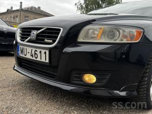 Black Volvo V50 2009 in Daugavpils, with an engine capacity of 2.00 L and mileage of 0 thousand km for 3590 €, photo 10 on AUTOMOTO.COM.LV