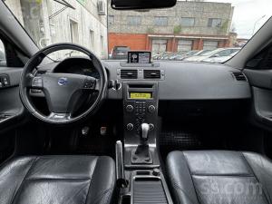 Black Volvo V50 2009 in Daugavpils, with an engine capacity of 2.00 L and mileage of 0 thousand km for 3590 €, photo 15 on AUTOMOTO.COM.LV