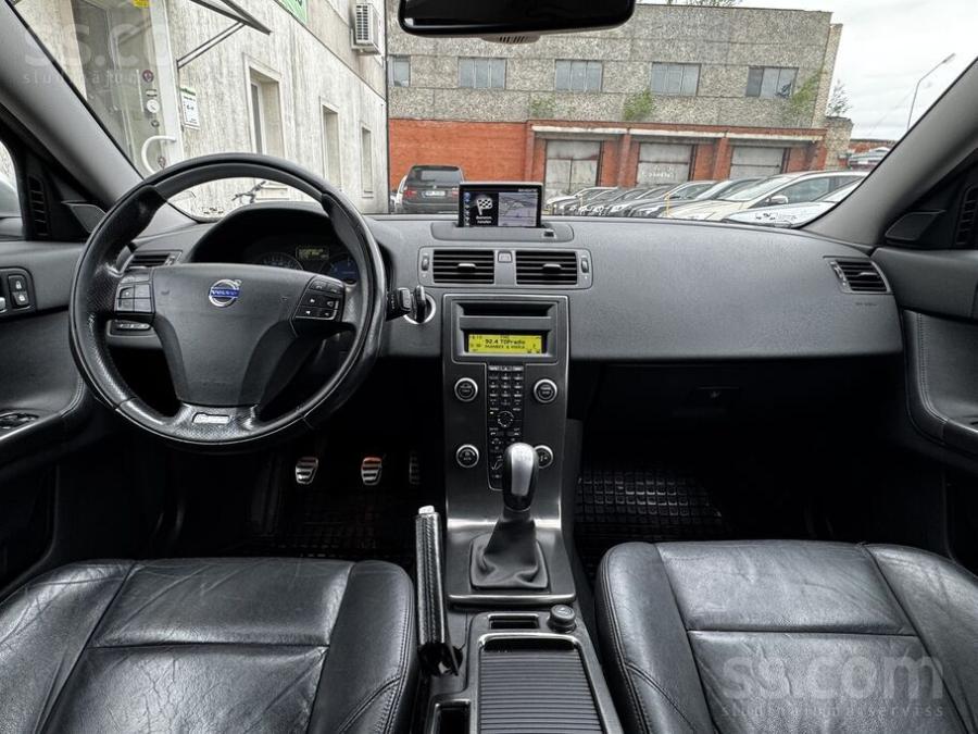 Black Volvo V50 2009 in Daugavpils, with an engine capacity of 2.00 L and mileage of 0 thousand km for 3590 €, photo 15 on AUTOMOTO.COM.LV
