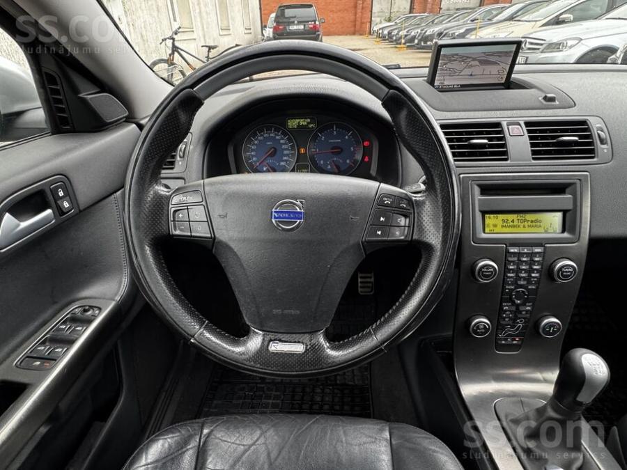 Black Volvo V50 2009 in Daugavpils, with an engine capacity of 2.00 L and mileage of 0 thousand km for 3590 €, photo 16 on AUTOMOTO.COM.LV