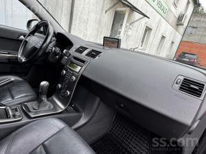Black Volvo V50 2009 in Daugavpils, with an engine capacity of 2.00 L and mileage of 0 thousand km for 3590 €, photo 17 on AUTOMOTO.COM.LV