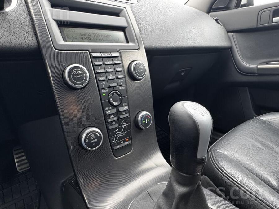 Black Volvo V50 2009 in Daugavpils, with an engine capacity of 2.00 L and mileage of 0 thousand km for 3590 €, photo 21 on AUTOMOTO.COM.LV