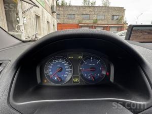 Black Volvo V50 2009 in Daugavpils, with an engine capacity of 2.00 L and mileage of 0 thousand km for 3590 €, photo 22 on AUTOMOTO.COM.LV
