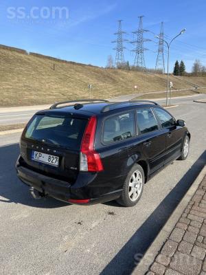 Melns Volvo V50 2009 Aizkraukle, ar dzinēja tilpumu 2.00 L un nobraukumu 270 tūkst. km par 2000 €, foto  vietnē AUTOMOTO.COM.LV