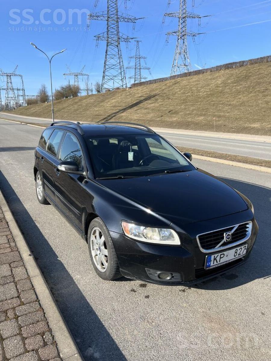 Melns Volvo V50 2009 Aizkraukle, ar dzinēja tilpumu 2.00 L un nobraukumu 270 tūkst. km par 2000 €, foto 3 vietnē AUTOMOTO.COM.LV