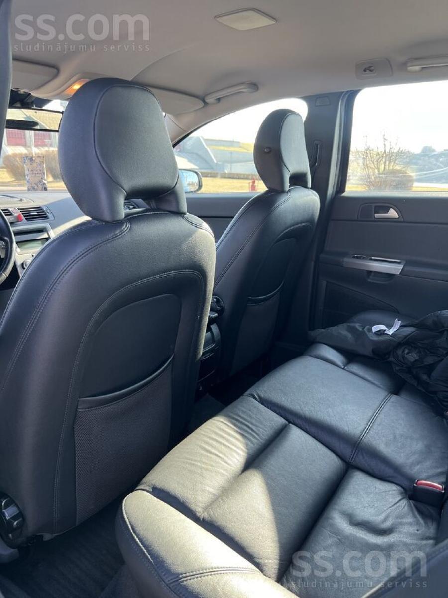Melns Volvo V50 2009 Aizkraukle, ar dzinēja tilpumu 2.00 L un nobraukumu 270 tūkst. km par 2000 €, foto 6 vietnē AUTOMOTO.COM.LV