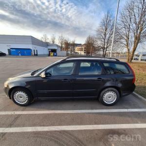 Черный Вольво В50 2009 в Рига, объемом двигателя 1.60 л и пробегом 449 тыс. км за 1700 €, фото 3 на AUTOMOTO.COM.LV