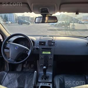 Черный Вольво В50 2009 в Рига, объемом двигателя 1.60 л и пробегом 449 тыс. км за 1700 €, фото 8 на AUTOMOTO.COM.LV