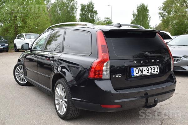 Melns Volvo V50 2009 Kuldīga, ar dzinēja tilpumu 1.60 L un nobraukumu 0 tūkst. km par 3990 €, foto 3 vietnē AUTOMOTO.COM.LV