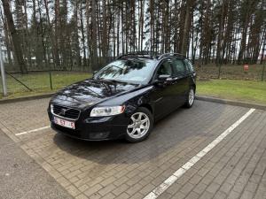 Black Volvo V50 2009 in Riga, with an engine capacity of 2.40 L and mileage of 279 thousand km for 3790 €, photo  on AUTOMOTO.COM.LV